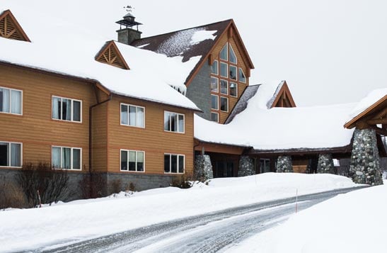 Talkeetna Alaskan Lodge: Denali to the North, Northern Lights Above